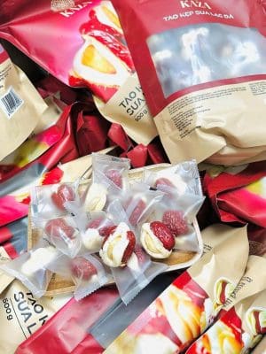 Táo đỏ Kaza kẹp sữa lạc đà nhân hạt diều gói 500g